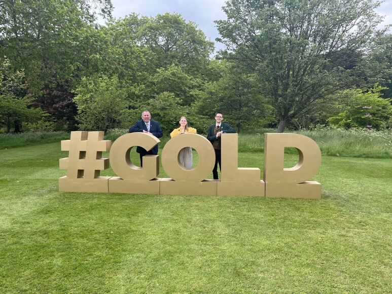 DofE Gold Award Celebration at Buckingham Palace - News - Holy Cross ...
